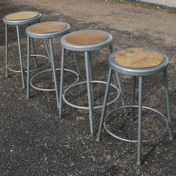 Coole Hocker aus Metall zum Inspirieren! - ArchZine