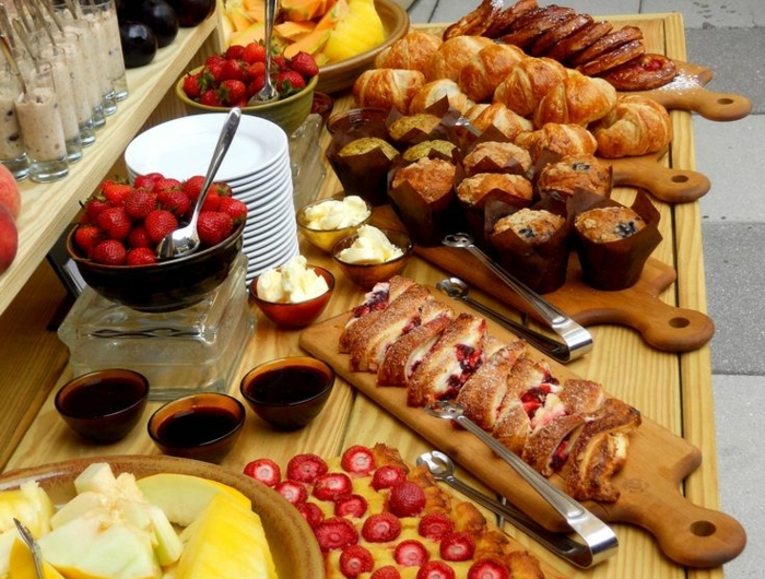 50 Gäste, kleines Budget: Dein Fahrplan zum genialen Buffet ...