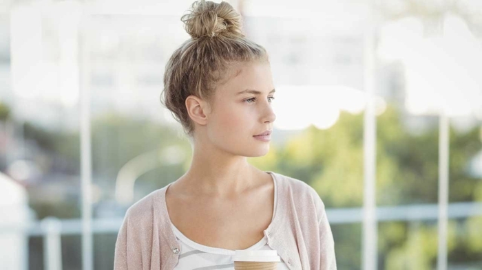 Dein Dutt fällt immer auseinander? Mit diesen Tricks hält er bombenfest!