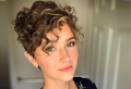 Pixie Cut mit Locken: welche Frisur in dieser Saison zu wählen