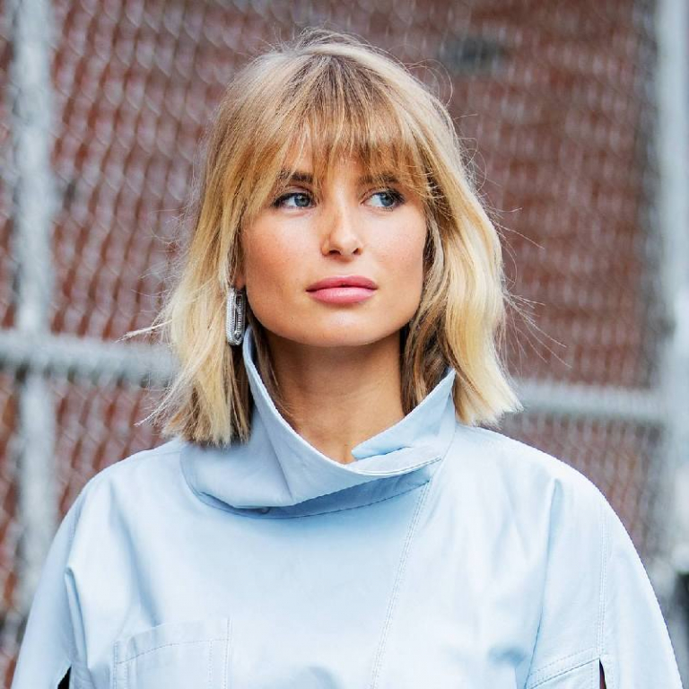 Stufiger Bob mit schrägem Pony – Welche sind die aktuellsten Frisuren?