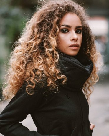 Traumhafte Bob Frisuren für mittellanges lockiges Haar und Styling-Tipps