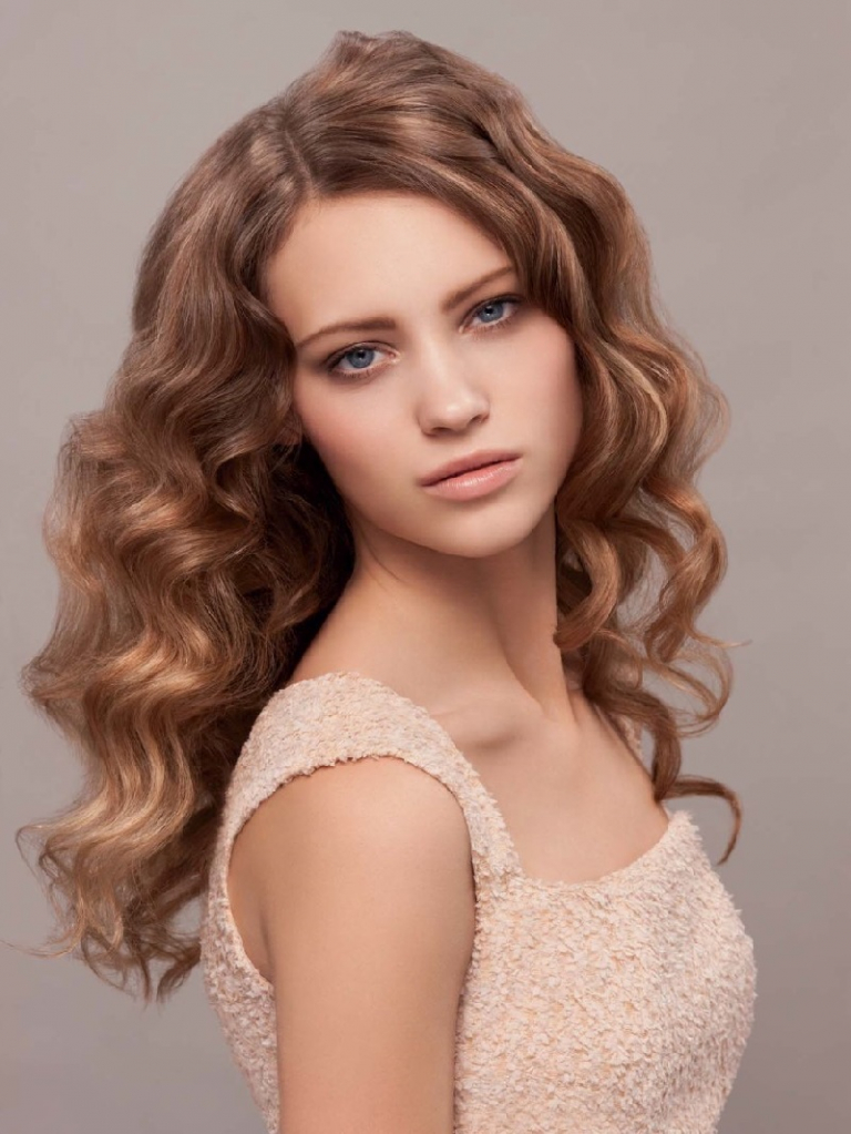 Traumhafte Bob Frisuren für mittellanges lockiges Haar und Styling-Tipps