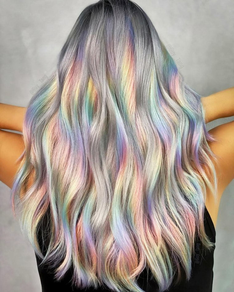 Haare bunt färben: Die coolsten mehrfarbigen Styles für 2025